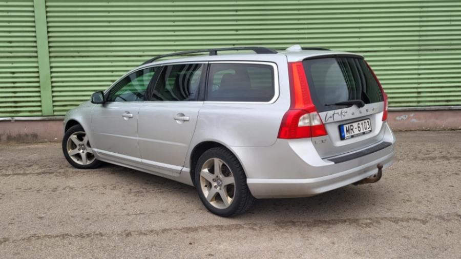 Pelēks Volvo V70 2009 Rīga, ar dzinēja tilpumu 2.40 L un nobraukumu 343 tūkst. km par 3550 €, foto 9 vietnē AUTOMOTO.COM.LV