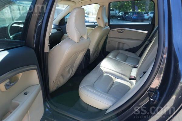 Grey Volvo V70 2009 in Riga, with an engine capacity of 2.40 L and mileage of 315 thousand km for 4890 €, photo 6 on AUTOMOTO.COM.LV