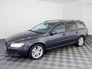 Grey Volvo V70 2009 in Tallinn, with an engine capacity of 2.40 L and mileage of 344 thousand km for 3499 €, photo 3 on AUTOMOTO.COM.LV