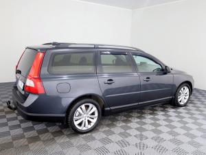 Grey Volvo V70 2009 in Tallinn, with an engine capacity of 2.40 L and mileage of 344 thousand km for 3499 €, photo 4 on AUTOMOTO.COM.LV