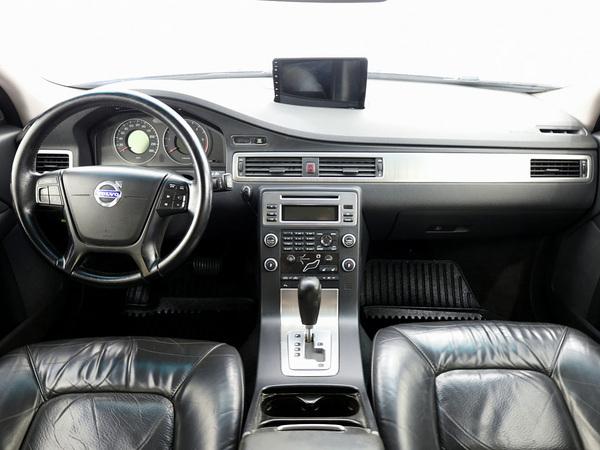 Pelēks Volvo V70 2009 Tallina, ar dzinēja tilpumu 2.40 L un nobraukumu 344 tūkst. km par 3499 €, foto 5 vietnē AUTOMOTO.COM.LV