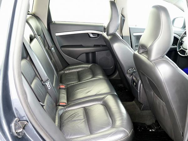 Pelēks Volvo V70 2009 Tallina, ar dzinēja tilpumu 2.40 L un nobraukumu 344 tūkst. km par 3499 €, foto 7 vietnē AUTOMOTO.COM.LV