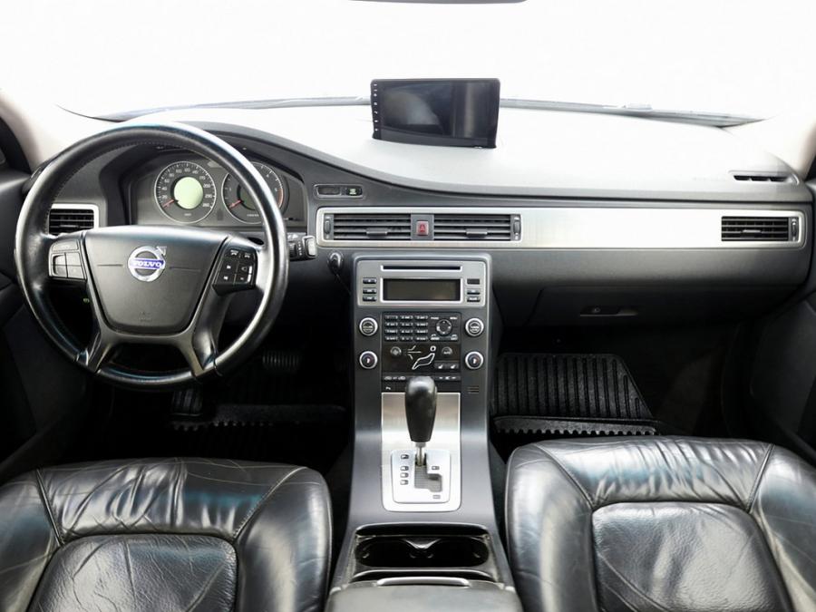 Grey Volvo V70 2009 in Tallinn, with an engine capacity of 2.40 L and mileage of 344 thousand km for 3499 €, photo 14 on AUTOMOTO.COM.LV