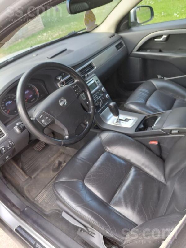 Grey Volvo V70 2009 in Preili, with an engine capacity of 2.40 L and mileage of 446 thousand km for 2000 €, photo 2 on AUTOMOTO.COM.LV