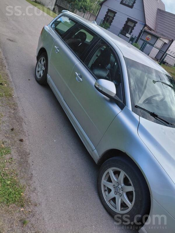Grey Volvo V70 2009 in Preili, with an engine capacity of 2.40 L and mileage of 446 thousand km for 2000 €, photo 3 on AUTOMOTO.COM.LV