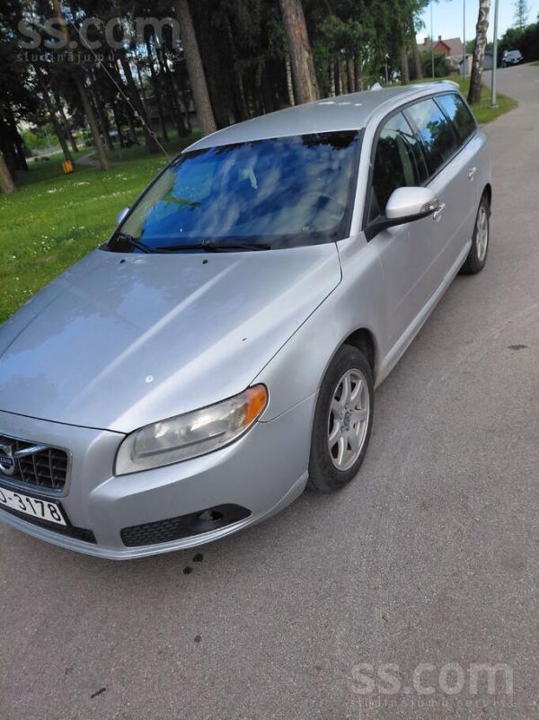 Grey Volvo V70 2009 in Preili, with an engine capacity of 2.40 L and mileage of 446 thousand km for 2000 €, photo 4 on AUTOMOTO.COM.LV