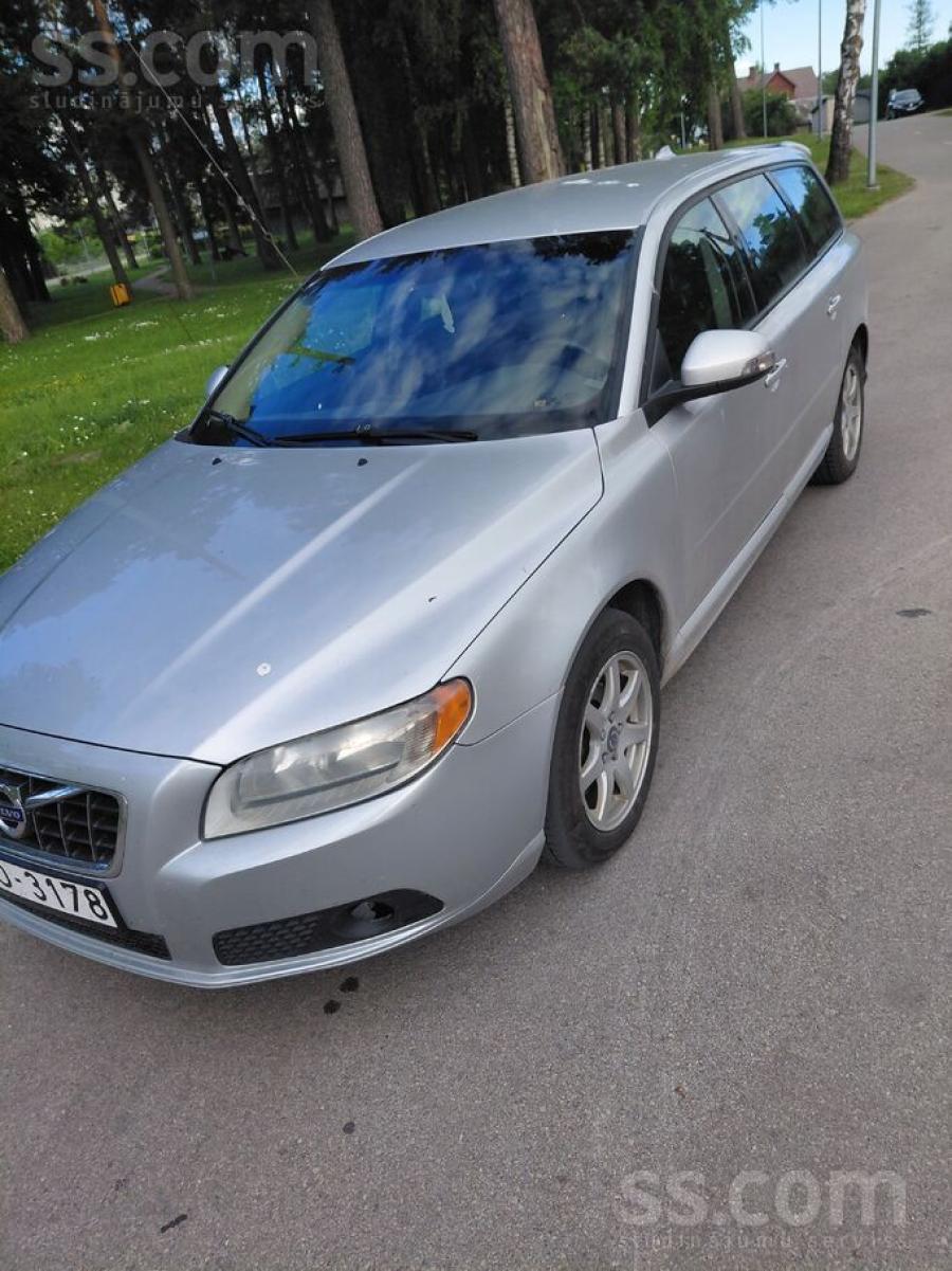 Grey Volvo V70 2009 in Preili, with an engine capacity of 2.40 L and mileage of 446 thousand km for 2000 €, photo 5 on AUTOMOTO.COM.LV