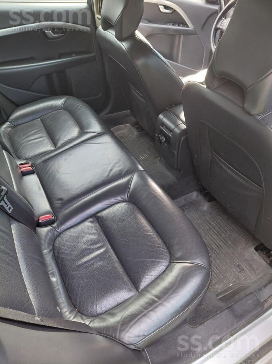 Grey Volvo V70 2009 in Preili, with an engine capacity of 2.40 L and mileage of 446 thousand km for 2000 €, photo 6 on AUTOMOTO.COM.LV