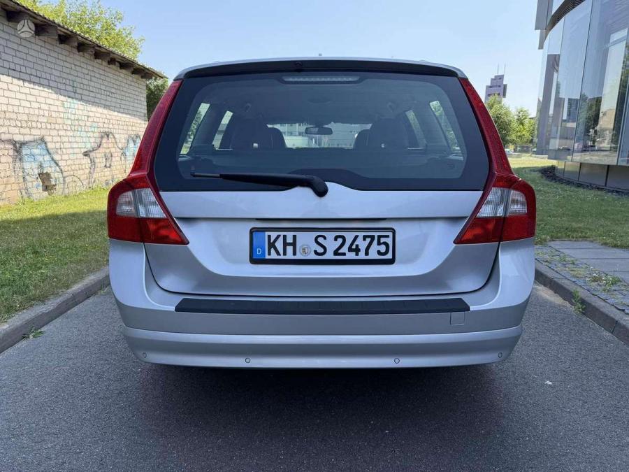 Pelēks Volvo V70 2009 Viļņa, ar dzinēja tilpumu 2.40 L un nobraukumu 287 tūkst. km par 2950 €, foto 5 vietnē AUTOMOTO.COM.LV