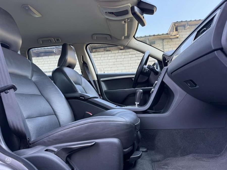 Pelēks Volvo V70 2009 Viļņa, ar dzinēja tilpumu 2.40 L un nobraukumu 287 tūkst. km par 2950 €, foto 13 vietnē AUTOMOTO.COM.LV