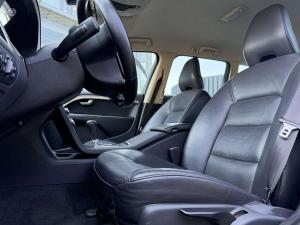 Pelēks Volvo V70 2009 Viļņa, ar dzinēja tilpumu 2.40 L un nobraukumu 287 tūkst. km par 2950 €, foto 18 vietnē AUTOMOTO.COM.LV