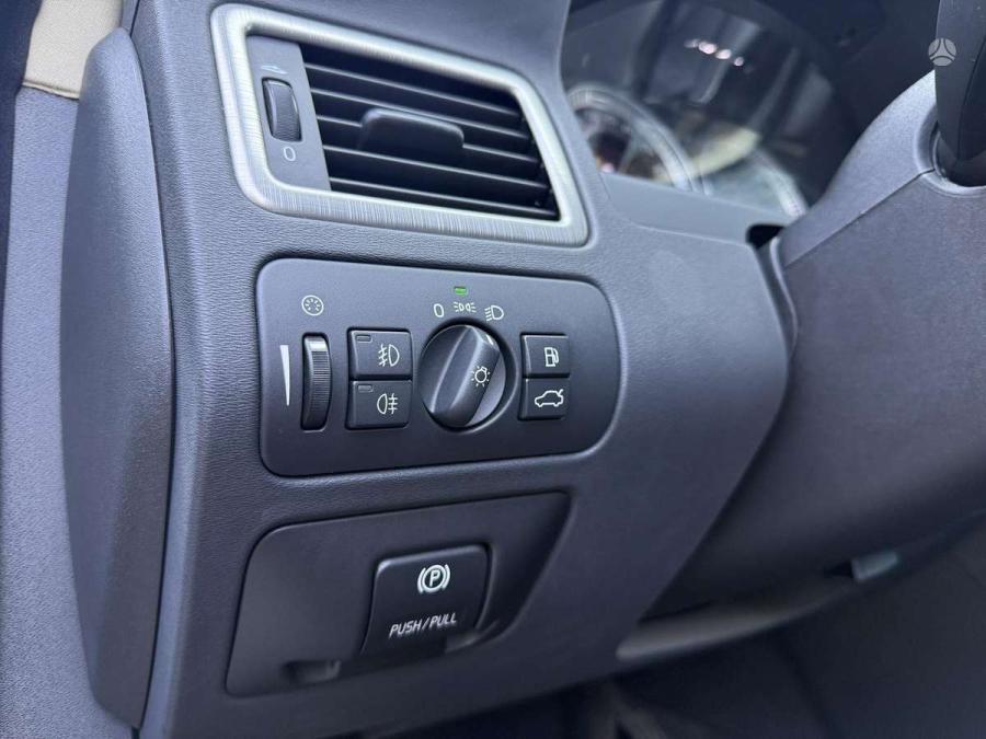 Pelēks Volvo V70 2009 Viļņa, ar dzinēja tilpumu 2.40 L un nobraukumu 287 tūkst. km par 2950 €, foto 21 vietnē AUTOMOTO.COM.LV