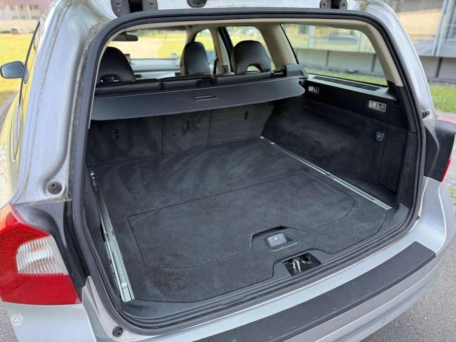 Pelēks Volvo V70 2009 Viļņa, ar dzinēja tilpumu 2.40 L un nobraukumu 287 tūkst. km par 2950 €, foto 25 vietnē AUTOMOTO.COM.LV