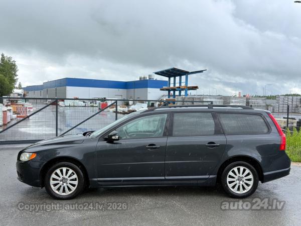 Grey Volvo V70 2009 in Rapla, with an engine capacity of 2.40 L and mileage of 0 thousand km for 2500 €, photo 2 on AUTOMOTO.COM.LV
