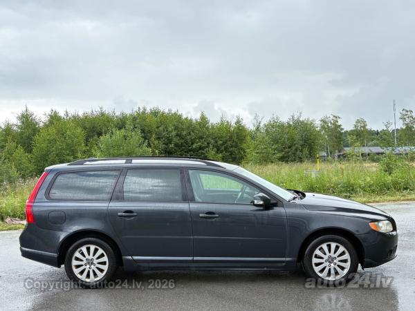 Grey Volvo V70 2009 in Rapla, with an engine capacity of 2.40 L and mileage of 0 thousand km for 2500 €, photo 5 on AUTOMOTO.COM.LV