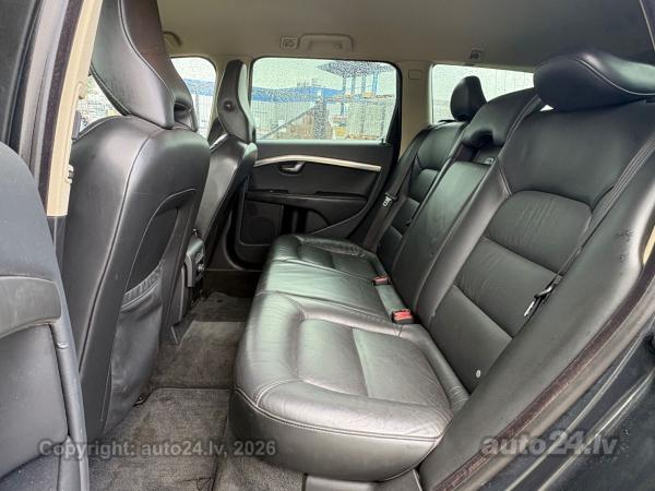 Grey Volvo V70 2009 in Rapla, with an engine capacity of 2.40 L and mileage of 0 thousand km for 2500 €, photo 8 on AUTOMOTO.COM.LV