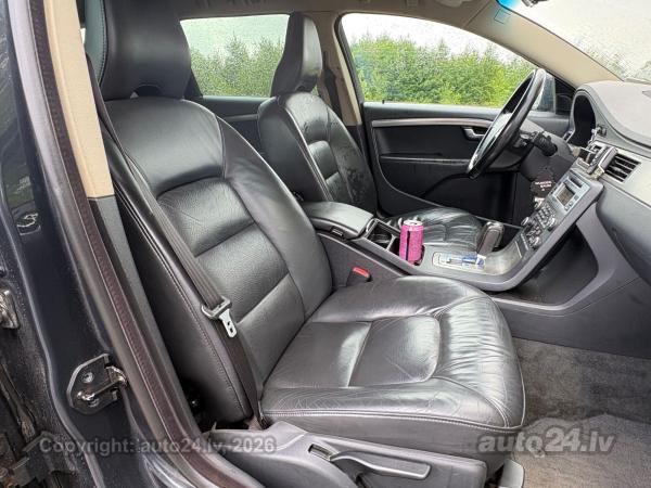 Grey Volvo V70 2009 in Rapla, with an engine capacity of 2.40 L and mileage of 0 thousand km for 2500 €, photo 9 on AUTOMOTO.COM.LV