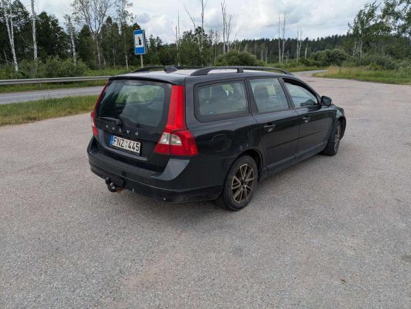 Pelēks Volvo V70 2009 Viļņa, ar dzinēja tilpumu 2.40 L un nobraukumu 507 tūkst. km par 1500 €, foto 1 vietnē AUTOMOTO.COM.LV