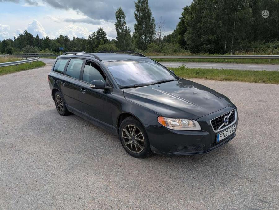 Grey Volvo V70 2009 in Vilnius, with an engine capacity of 2.40 L and mileage of 507 thousand km for 1500 €, photo 3 on AUTOMOTO.COM.LV