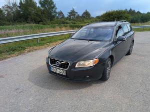 Grey Volvo V70 2009 in Vilnius, with an engine capacity of 2.40 L and mileage of 507 thousand km for 1500 €, photo 4 on AUTOMOTO.COM.LV