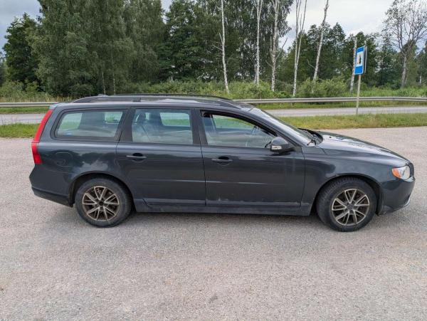 Pelēks Volvo V70 2009 Viļņa, ar dzinēja tilpumu 2.40 L un nobraukumu 507 tūkst. km par 1500 €, foto 5 vietnē AUTOMOTO.COM.LV