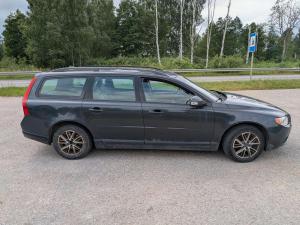 Grey Volvo V70 2009 in Vilnius, with an engine capacity of 2.40 L and mileage of 507 thousand km for 1500 €, photo 6 on AUTOMOTO.COM.LV