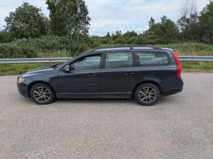 Grey Volvo V70 2009 in Vilnius, with an engine capacity of 2.40 L and mileage of 507 thousand km for 1500 €, photo 8 on AUTOMOTO.COM.LV