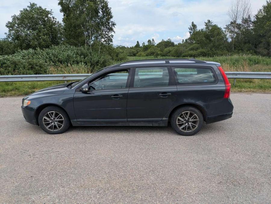 Grey Volvo V70 2009 in Vilnius, with an engine capacity of 2.40 L and mileage of 507 thousand km for 1500 €, photo 8 on AUTOMOTO.COM.LV