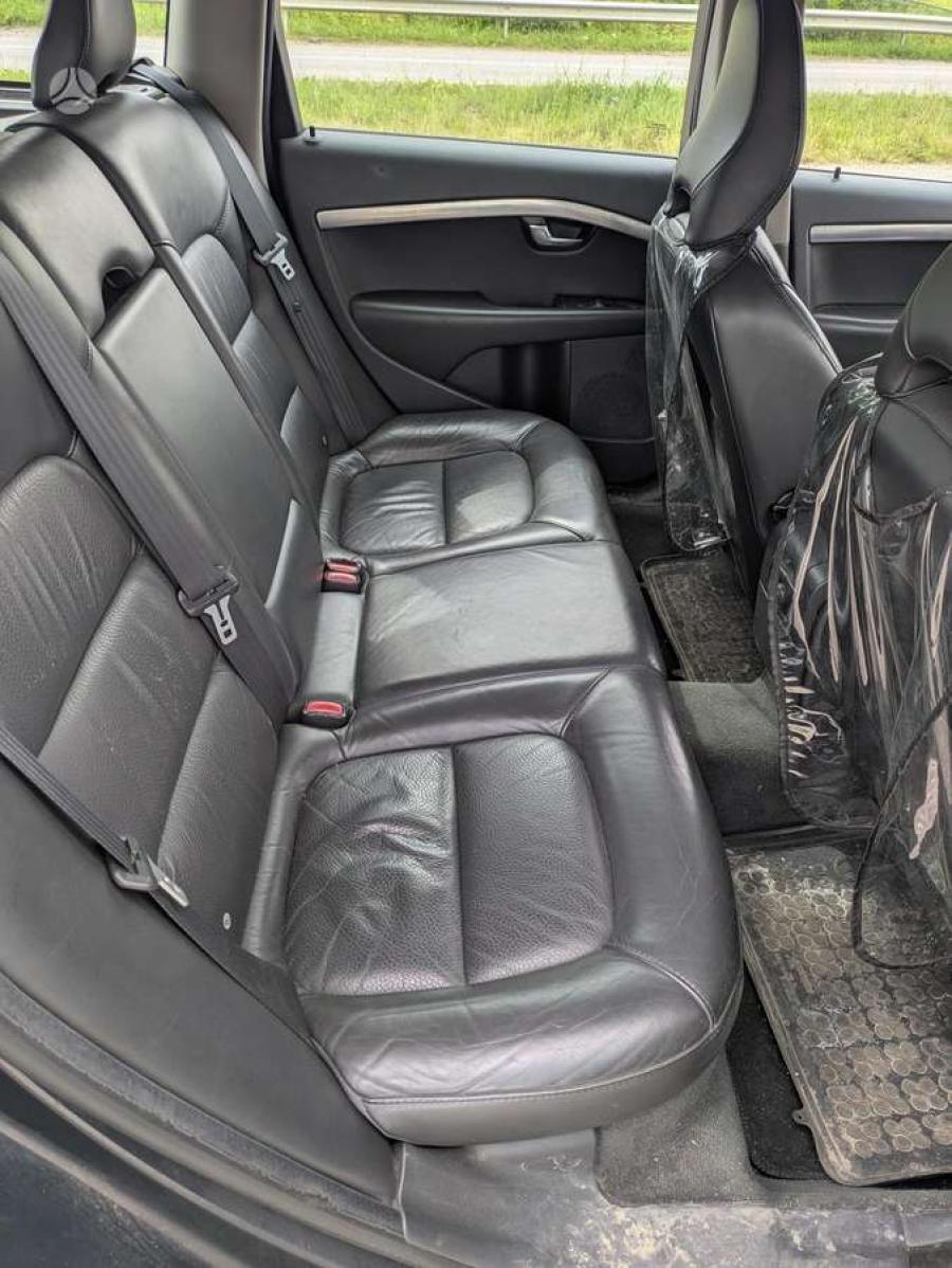Grey Volvo V70 2009 in Vilnius, with an engine capacity of 2.40 L and mileage of 507 thousand km for 1500 €, photo 10 on AUTOMOTO.COM.LV