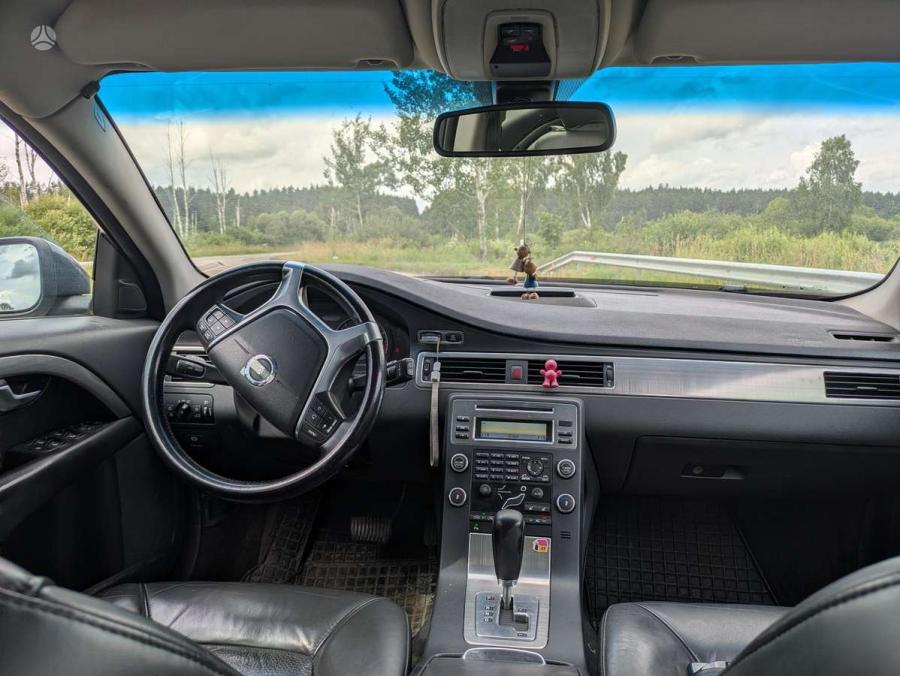Grey Volvo V70 2009 in Vilnius, with an engine capacity of 2.40 L and mileage of 507 thousand km for 1500 €, photo 11 on AUTOMOTO.COM.LV