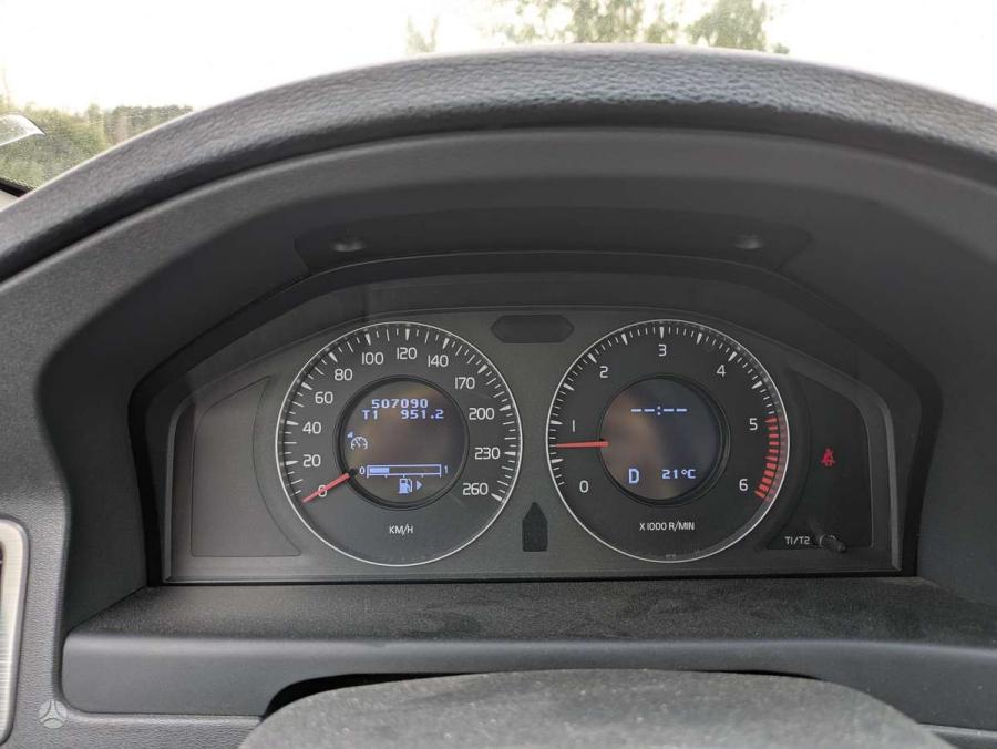 Grey Volvo V70 2009 in Vilnius, with an engine capacity of 2.40 L and mileage of 507 thousand km for 1500 €, photo 12 on AUTOMOTO.COM.LV
