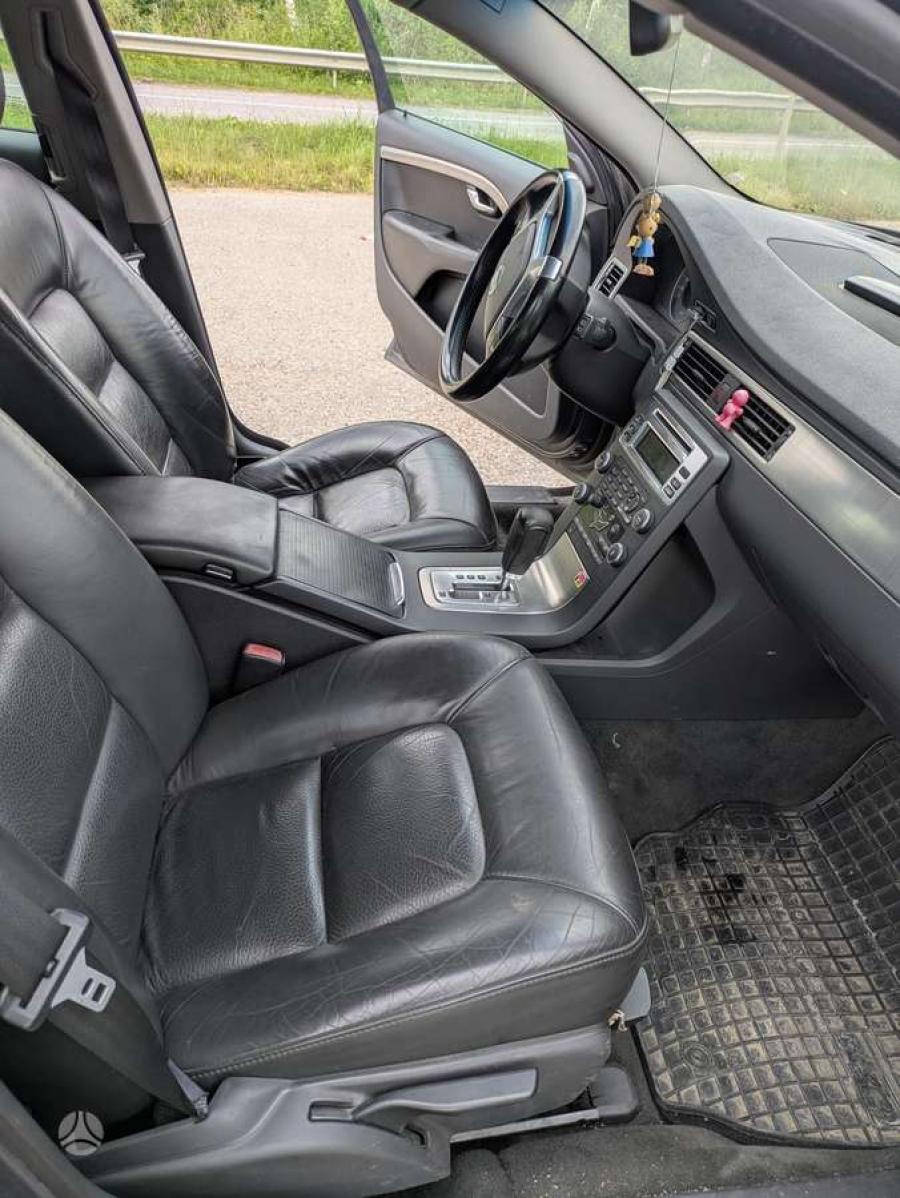 Grey Volvo V70 2009 in Vilnius, with an engine capacity of 2.40 L and mileage of 507 thousand km for 1500 €, photo 13 on AUTOMOTO.COM.LV