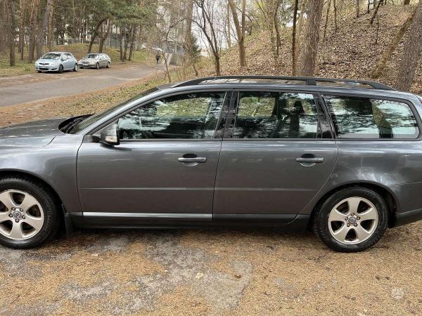 Grey Volvo V70 2009 in Vilnius, with an engine capacity of 2.00 L and mileage of 240 thousand km for 3100 €, photo 4 on AUTOMOTO.COM.LV