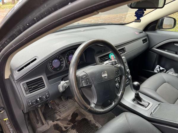 Grey Volvo V70 2009 in Vilnius, with an engine capacity of 2.00 L and mileage of 240 thousand km for 3100 €, photo 7 on AUTOMOTO.COM.LV