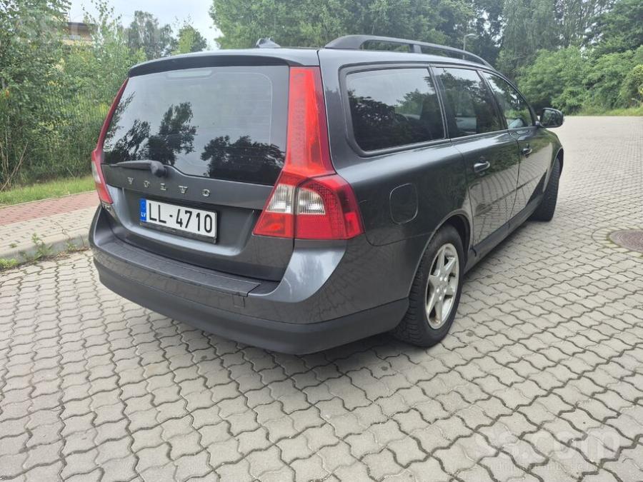 Pelēks Volvo V70 2009 Rīga, ar dzinēja tilpumu 2.40 L un nobraukumu 356 tūkst. km par 2150 €, foto 5 vietnē AUTOMOTO.COM.LV