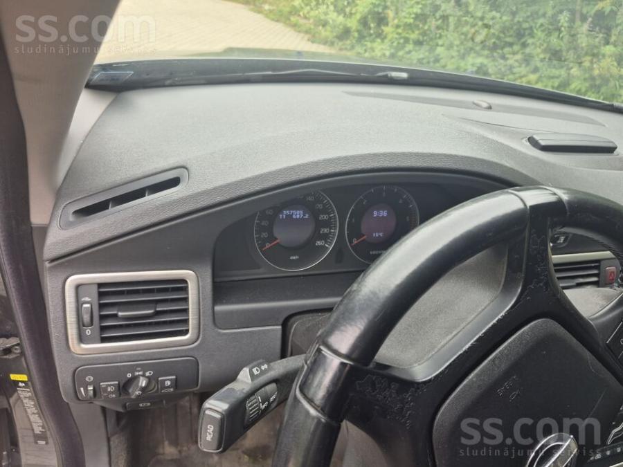 Pelēks Volvo V70 2009 Rīga, ar dzinēja tilpumu 2.40 L un nobraukumu 356 tūkst. km par 2150 €, foto 9 vietnē AUTOMOTO.COM.LV
