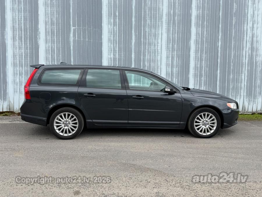 Pelēks Volvo V70 2009 Paide, ar dzinēja tilpumu 2.40 L un nobraukumu 292 tūkst. km par 6390 €, foto 7 vietnē AUTOMOTO.COM.LV