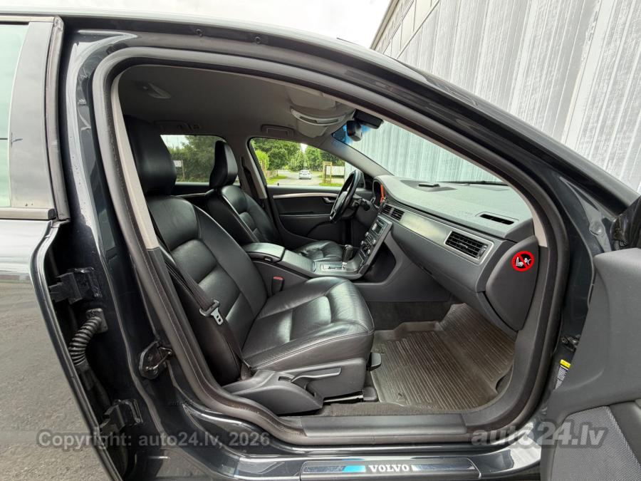 Pelēks Volvo V70 2009 Paide, ar dzinēja tilpumu 2.40 L un nobraukumu 292 tūkst. km par 6390 €, foto 13 vietnē AUTOMOTO.COM.LV