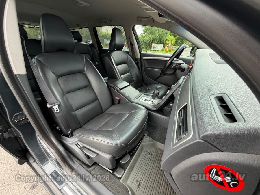 Pelēks Volvo V70 2009 Paide, ar dzinēja tilpumu 2.40 L un nobraukumu 292 tūkst. km par 6390 €, foto 14 vietnē AUTOMOTO.COM.LV