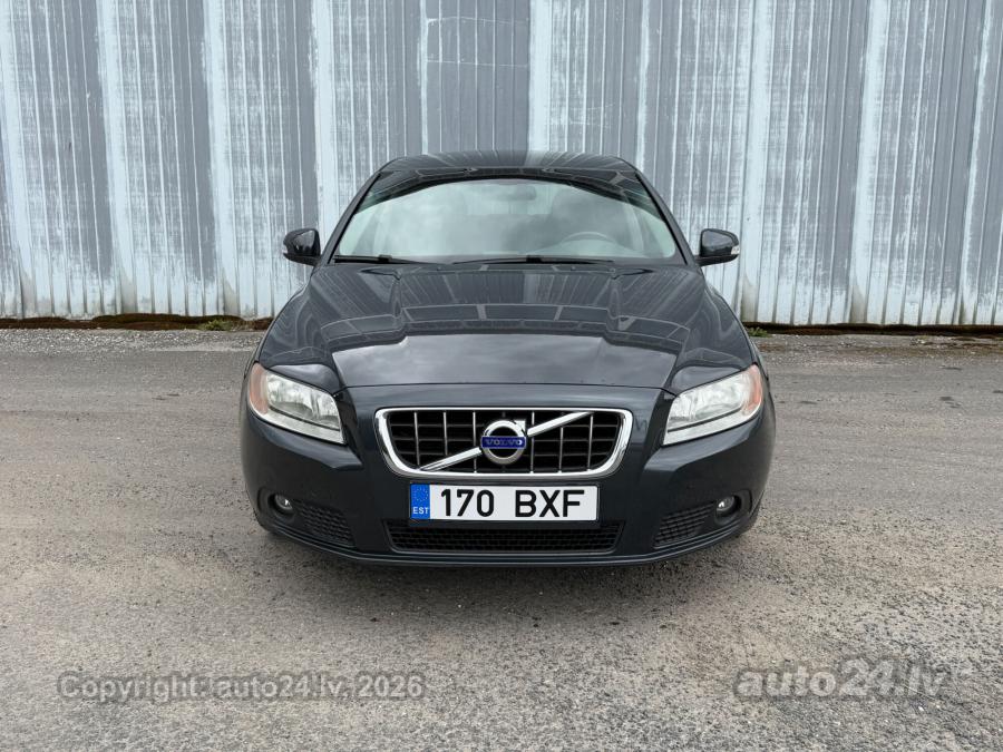 Grey Volvo V70 2009 in Paide, with an engine capacity of 2.40 L and mileage of 292 thousand km for 6390 €, photo 4 on AUTOMOTO.COM.LV