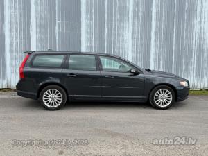 Grey Volvo V70 2009 in Paide, with an engine capacity of 2.40 L and mileage of 292 thousand km for 6390 €, photo 7 on AUTOMOTO.COM.LV
