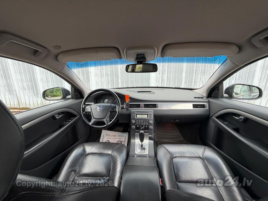Grey Volvo V70 2009 in Paide, with an engine capacity of 2.40 L and mileage of 292 thousand km for 6390 €, photo 10 on AUTOMOTO.COM.LV