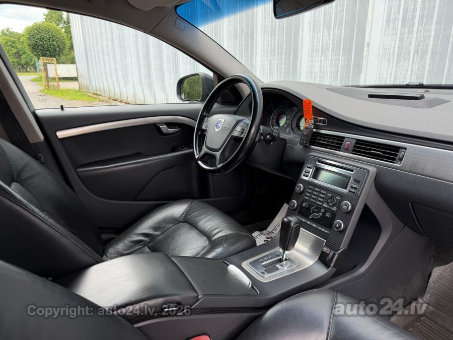 Grey Volvo V70 2009 in Paide, with an engine capacity of 2.40 L and mileage of 292 thousand km for 6390 €, photo 12 on AUTOMOTO.COM.LV