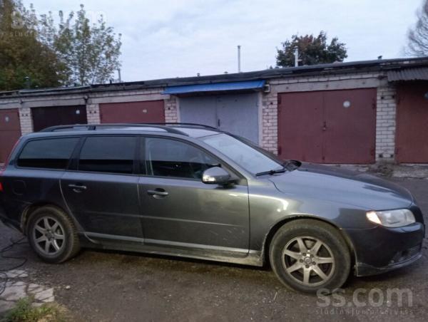 Volvo V70 2009 in Riga on AUTOMOTO.COM.LV Grey Volvo V70 2009 in Riga, with an engine capacity of 2.40 L and mileage of 544 thousand km for 2700 €, photo 1 on AUTOMOTO.COM.LV