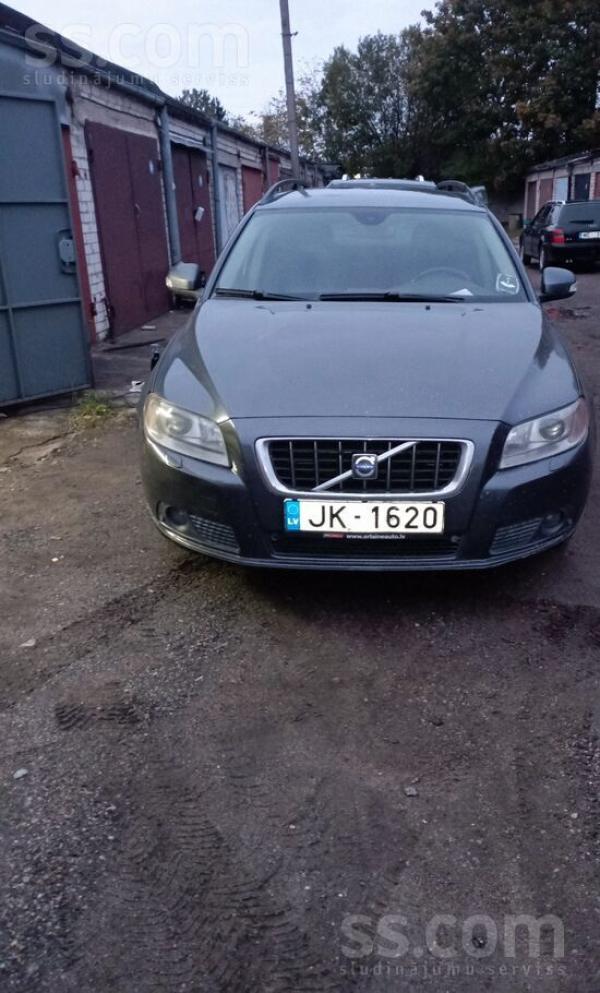 Volvo V70 2009 in Riga on AUTOMOTO.COM.LV Grey Volvo V70 2009 in Riga, with an engine capacity of 2.40 L and mileage of 544 thousand km for 2700 €, photo 3 on AUTOMOTO.COM.LV