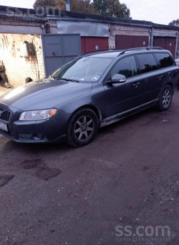 Volvo V70 2009 in Riga on AUTOMOTO.COM.LV Grey Volvo V70 2009 in Riga, with an engine capacity of 2.40 L and mileage of 544 thousand km for 2700 €, photo 4 on AUTOMOTO.COM.LV