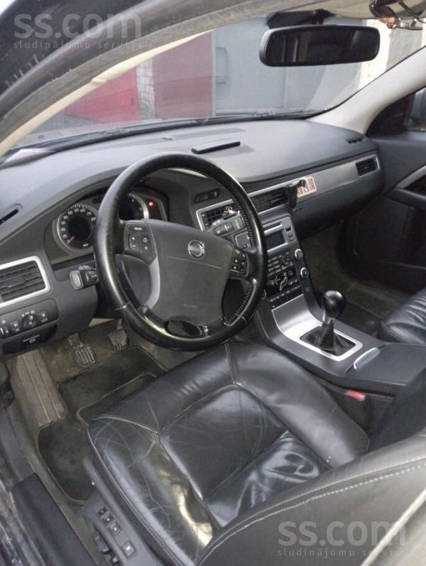 Volvo V70 2009 in Riga on AUTOMOTO.COM.LV Grey Volvo V70 2009 in Riga, with an engine capacity of 2.40 L and mileage of 544 thousand km for 2700 €, photo 7 on AUTOMOTO.COM.LV