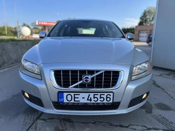 Серый Вольво В70 2009 в Екабпилс, объемом двигателя 2.40 л и пробегом 254 тыс. км за 5770 €, фото 4 на AUTOMOTO.COM.LV