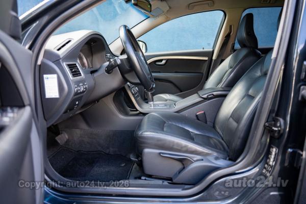Pelēks Volvo V70 2009 Paide, ar dzinēja tilpumu 2.40 L un nobraukumu 299 tūkst. km par 6190 €, foto 10 vietnē AUTOMOTO.COM.LV