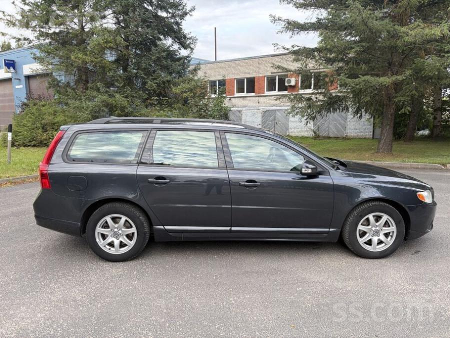 Grey Volvo V70 2009 in Ogre, with an engine capacity of 2.40 L and mileage of 0 thousand km for 5050 €, photo 8 on AUTOMOTO.COM.LV